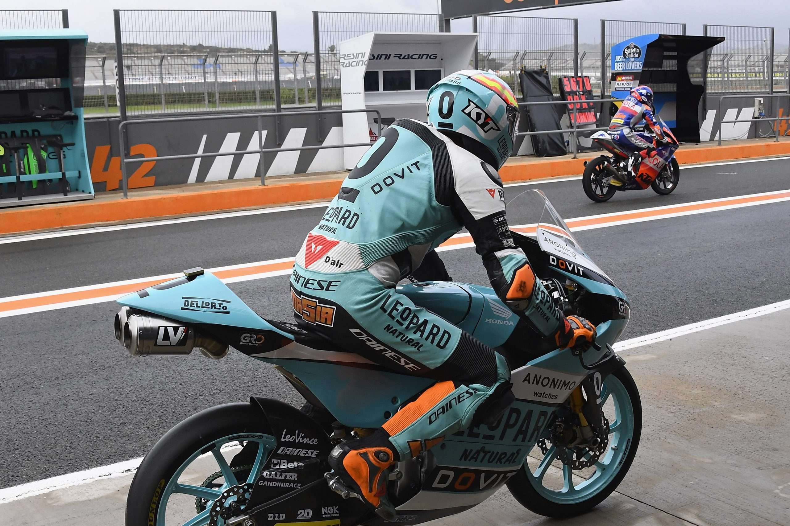 Cloudy Friday in Valencia for the Le0pard Racing - Leopard Racing